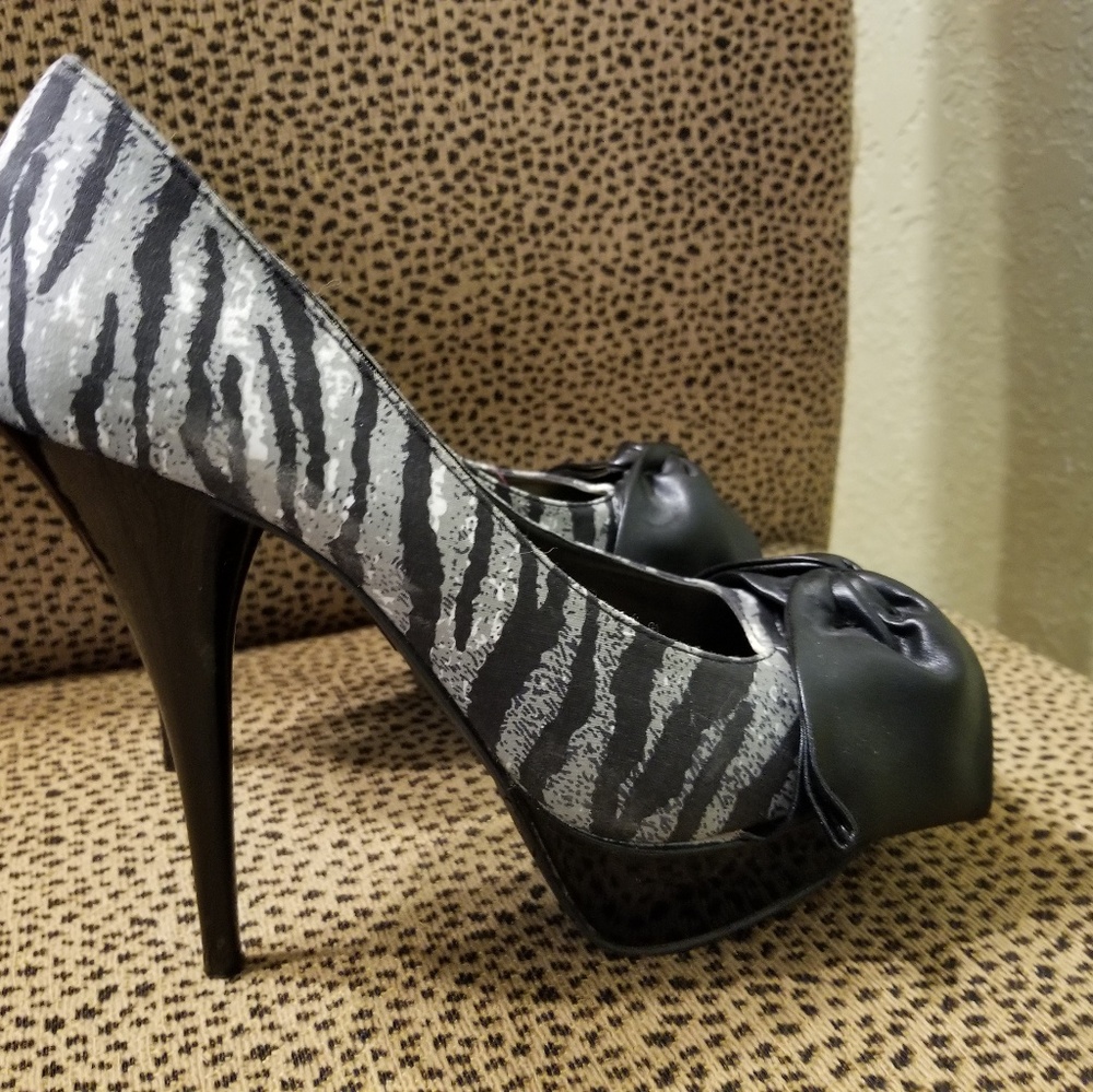 Womens Candies High Heels Size 7 Open Toe - Gem